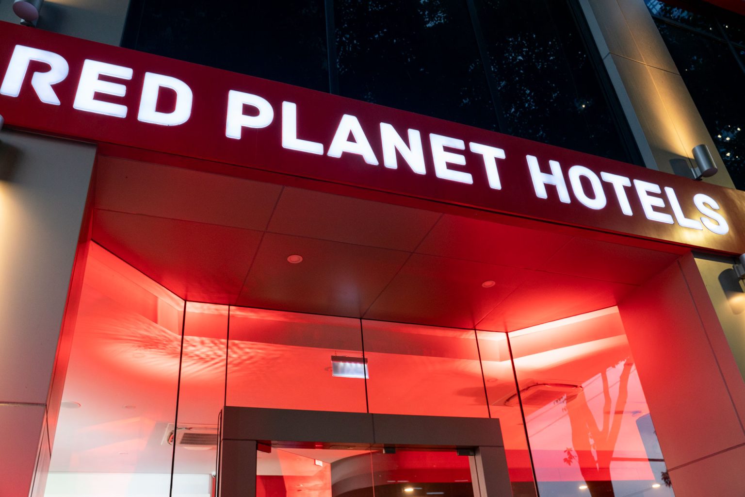 Red Planet BGC The Fort Grand Opening: Making The Town Red! - Klik.PH ...